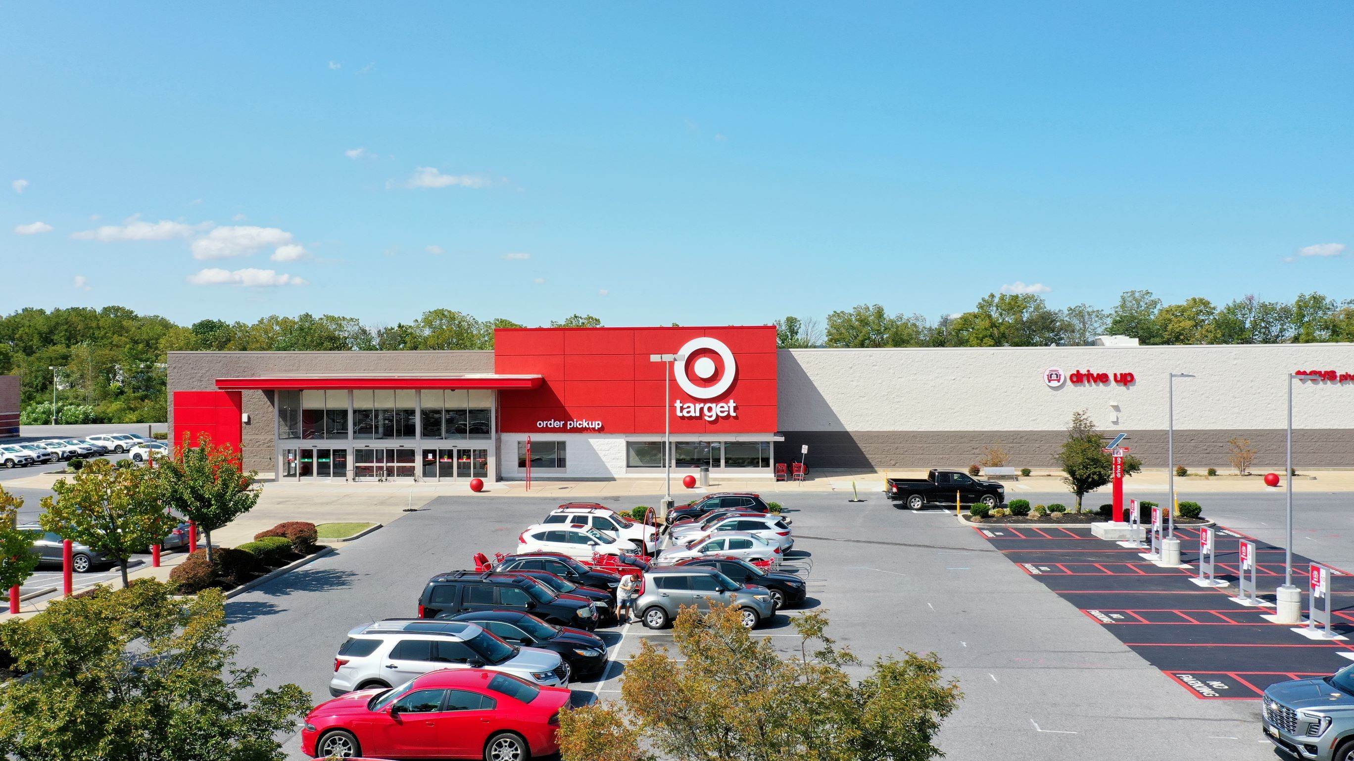 Town Square Plaza - Paramount Realty