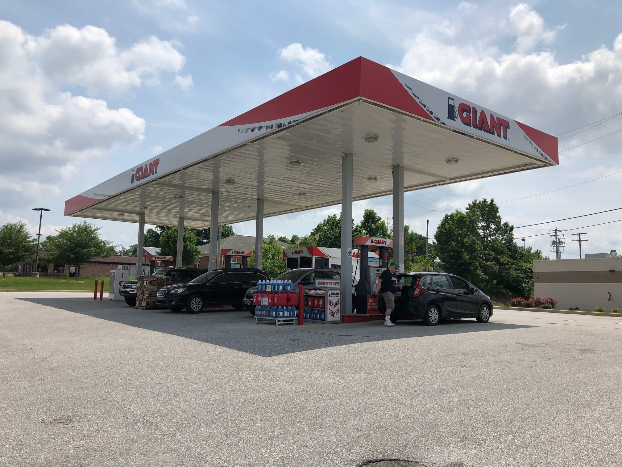 GIANT Gas - Paramount Realty